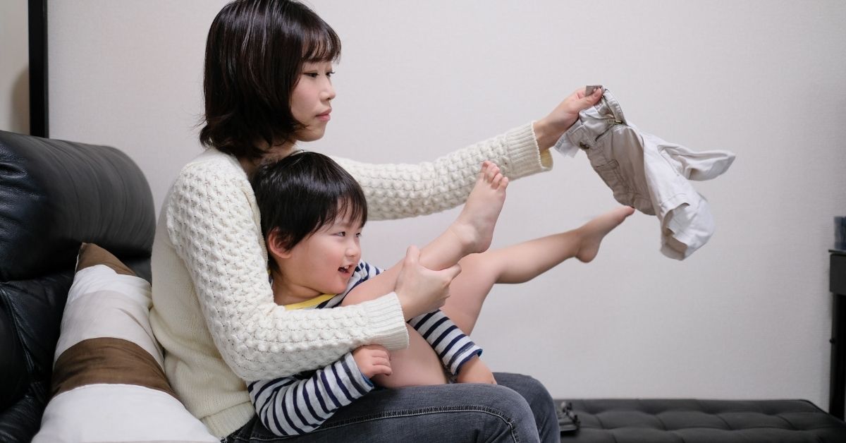 Teaching Toddlers To Dress Themselves - The ParentZ